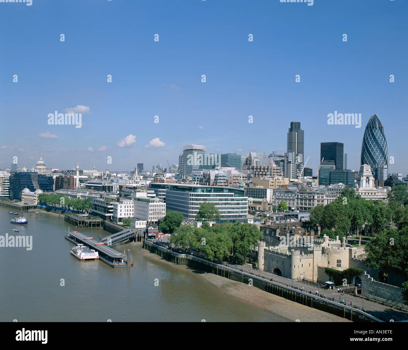 London skyline aerial view thames hi-res stock photography and images ...