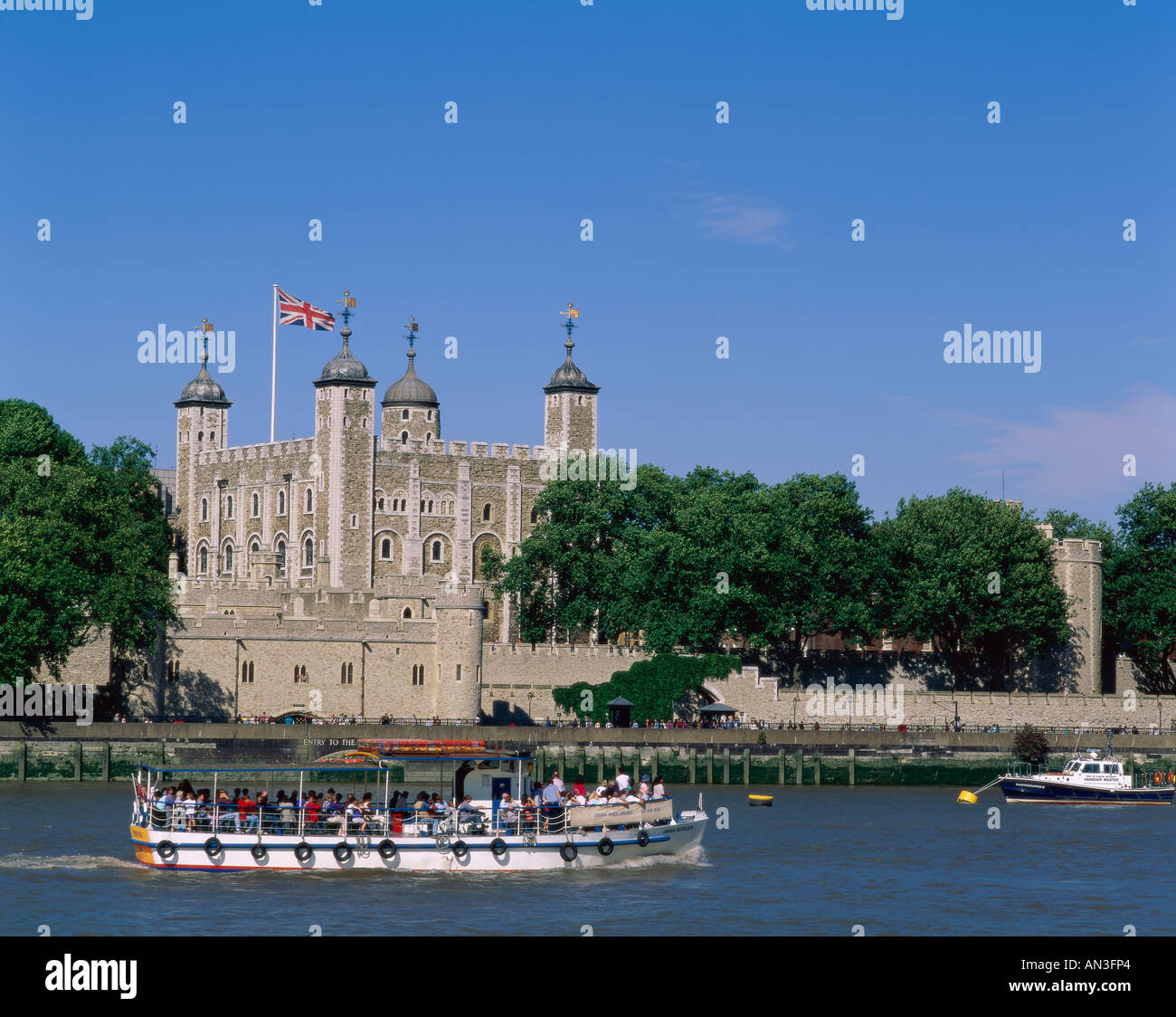 London by the thames hi-res stock photography and images - Alamy