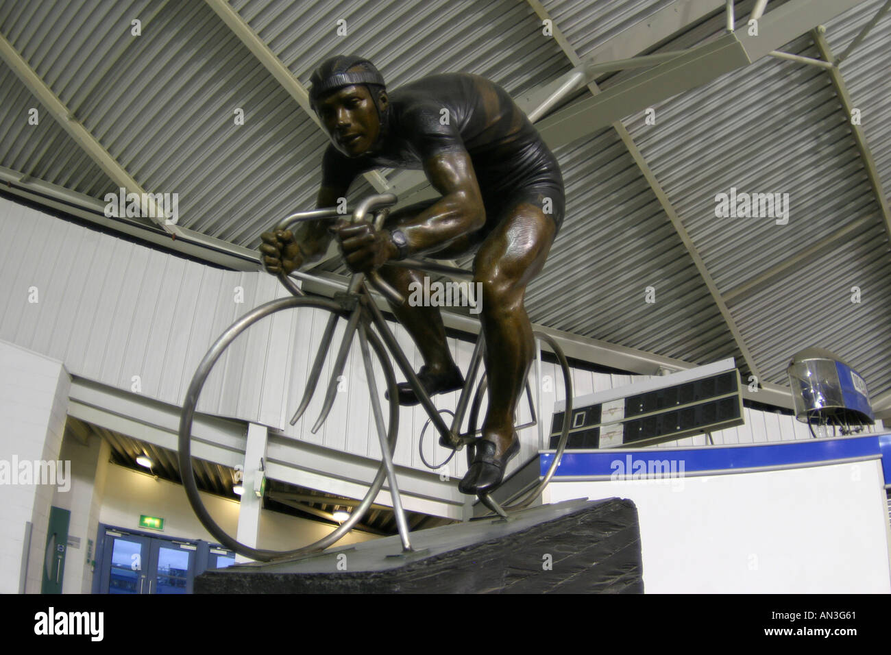Reg Harris bronze statue at Manchester Velodrome Stock Photo - Alamy