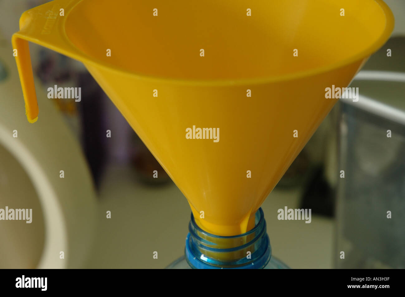 Trichtern hi-res stock photography and images - Alamy