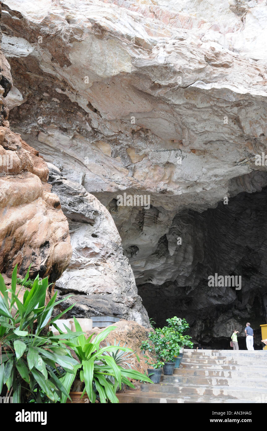 Entrance of perak cave temple hi-res stock photography and images - Alamy