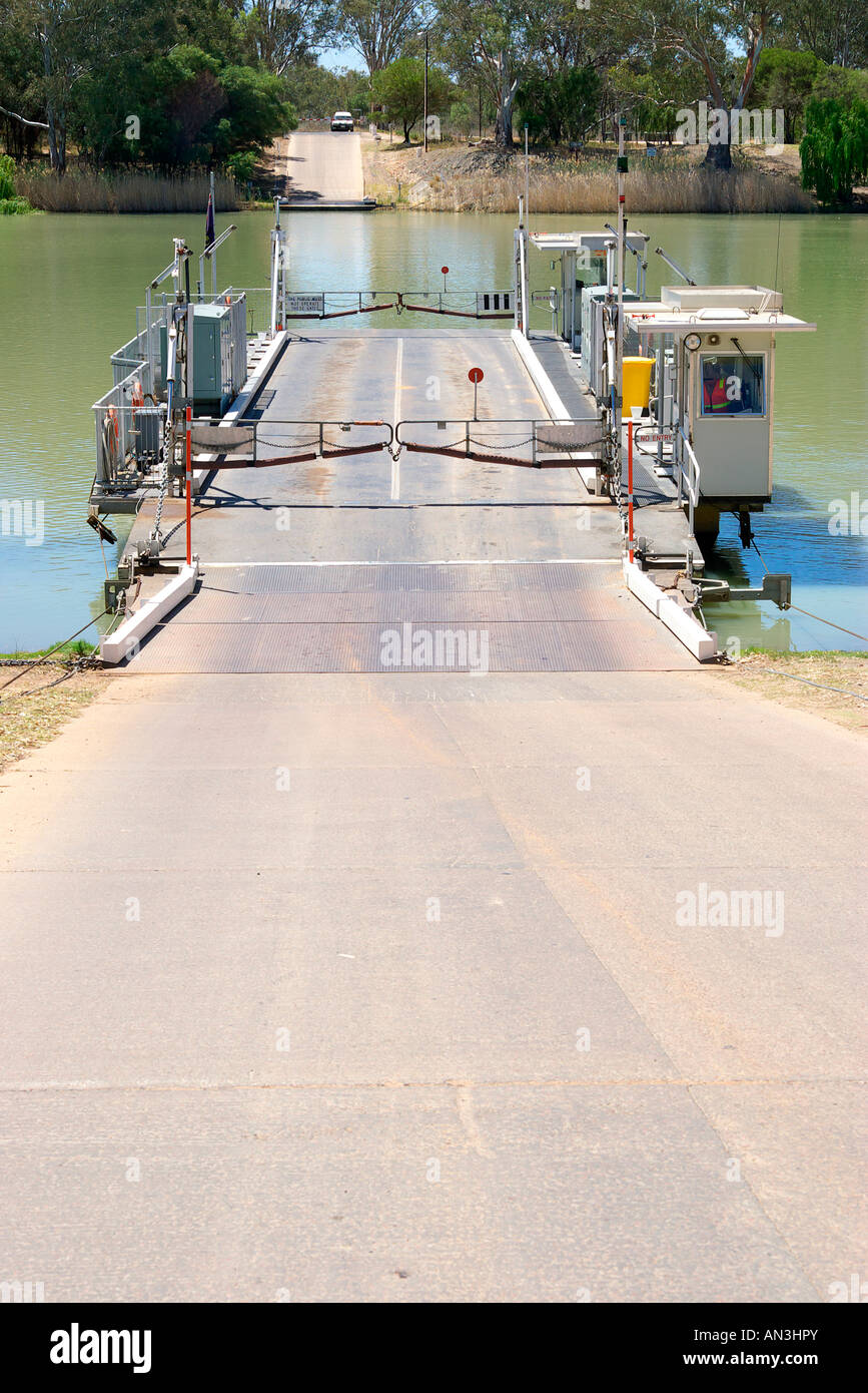 the river murray ferry crossing at morgan Stock Photo - Alamy