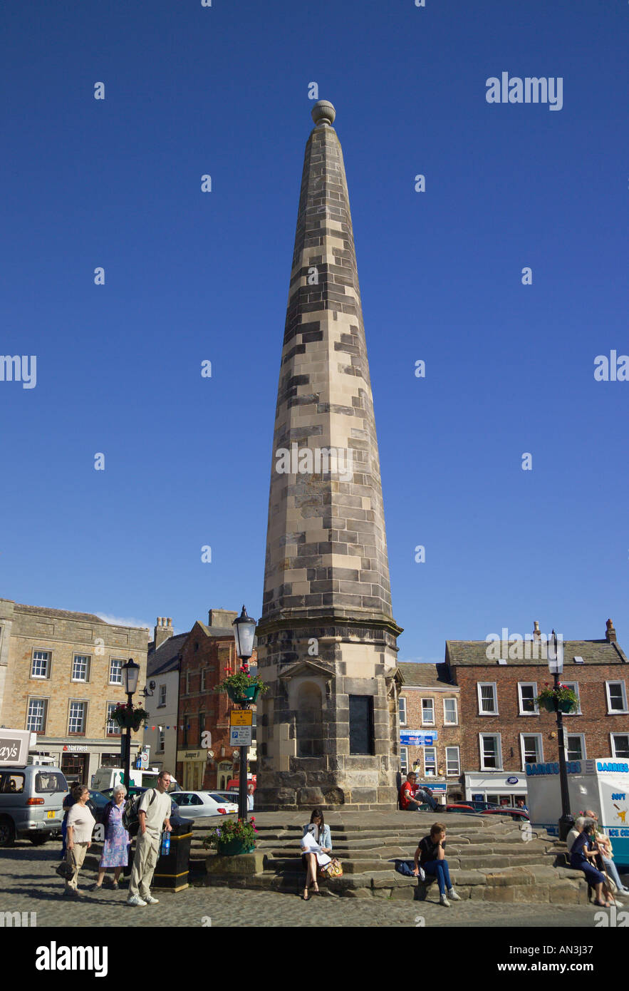 Richmond [North Yorkshire] town square England Stock Photo - Alamy