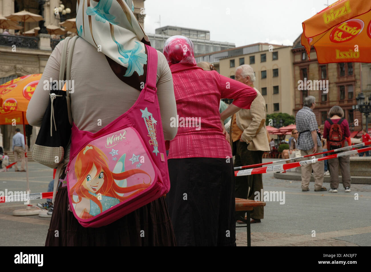 Kopftuch mode hi-res stock photography and images - Alamy