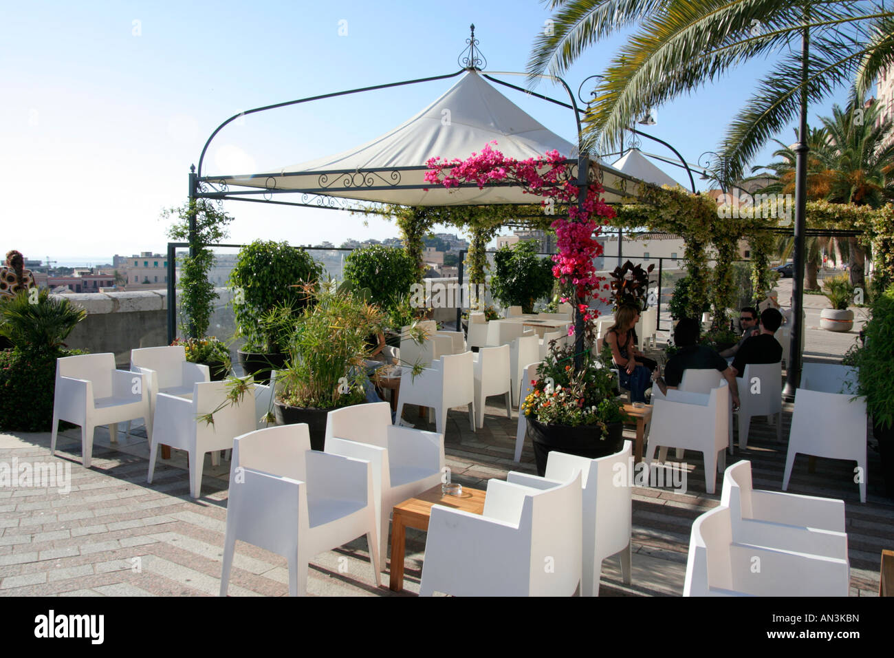 Cagliari outdoor restaurant hi-res stock photography and images - Alamy