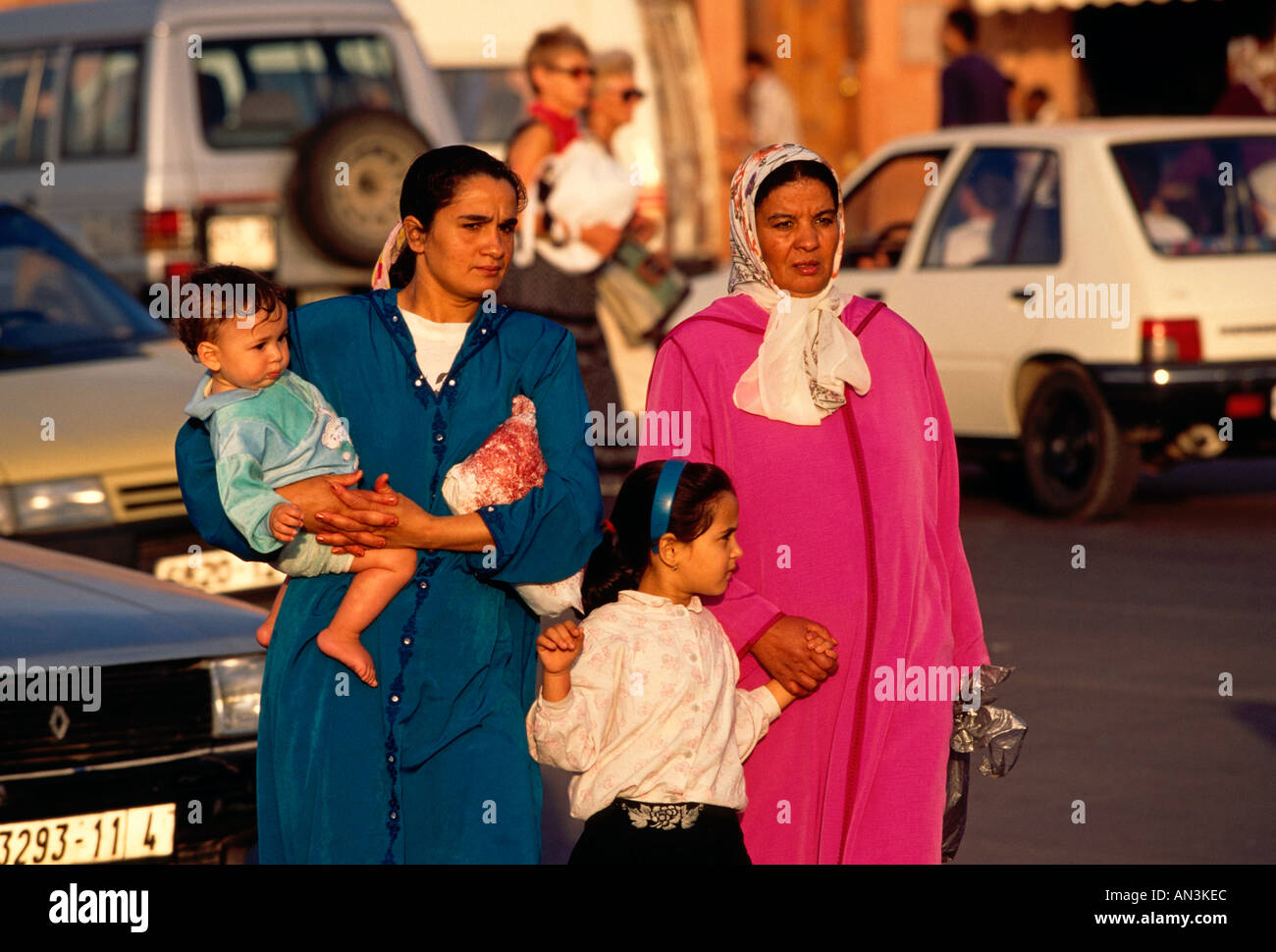 Moroccan women, Moroccan children, women and children, family, Djemaa ...