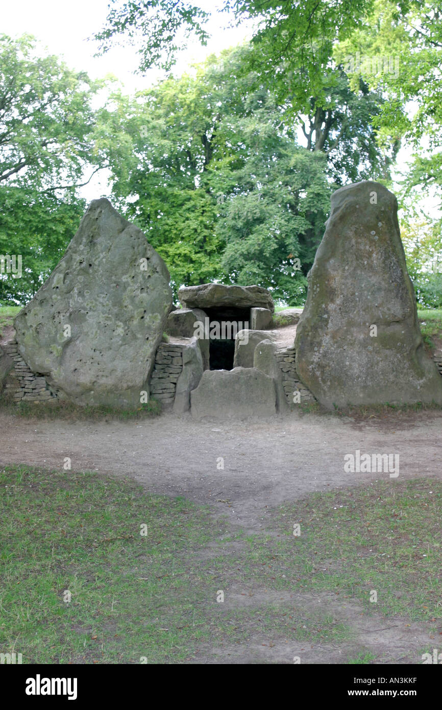 Neolithic burial cave hi-res stock photography and images - Alamy