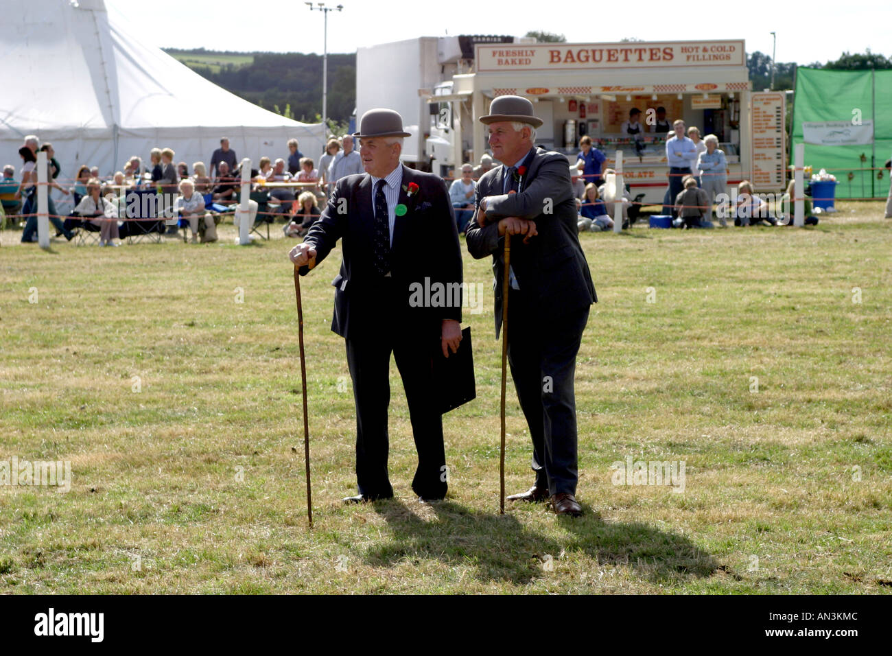 Two old fashioned judges at the Uffington Whitehorse country show Stock ...