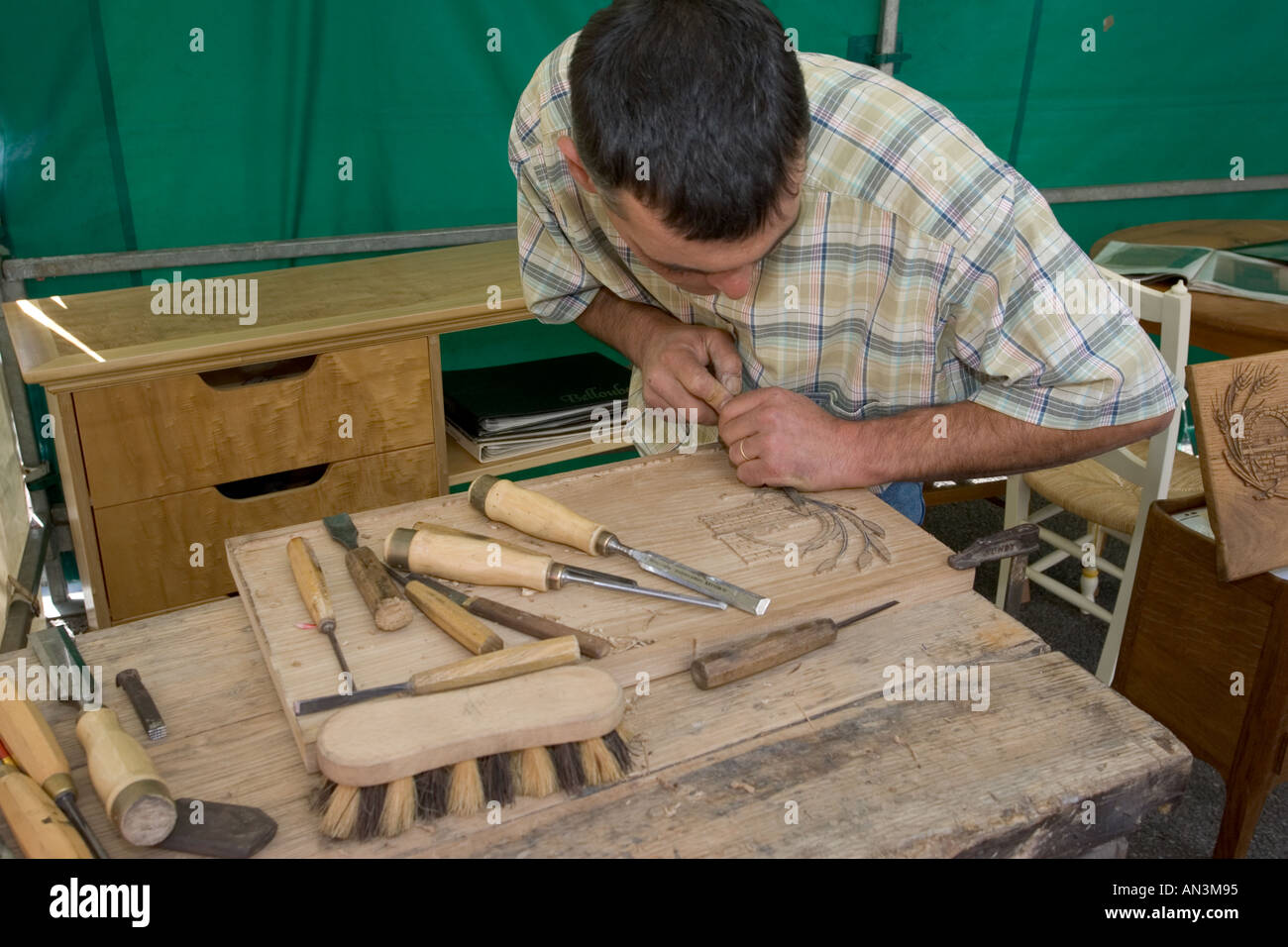 Woodcarver hi-res stock photography and images - Alamy