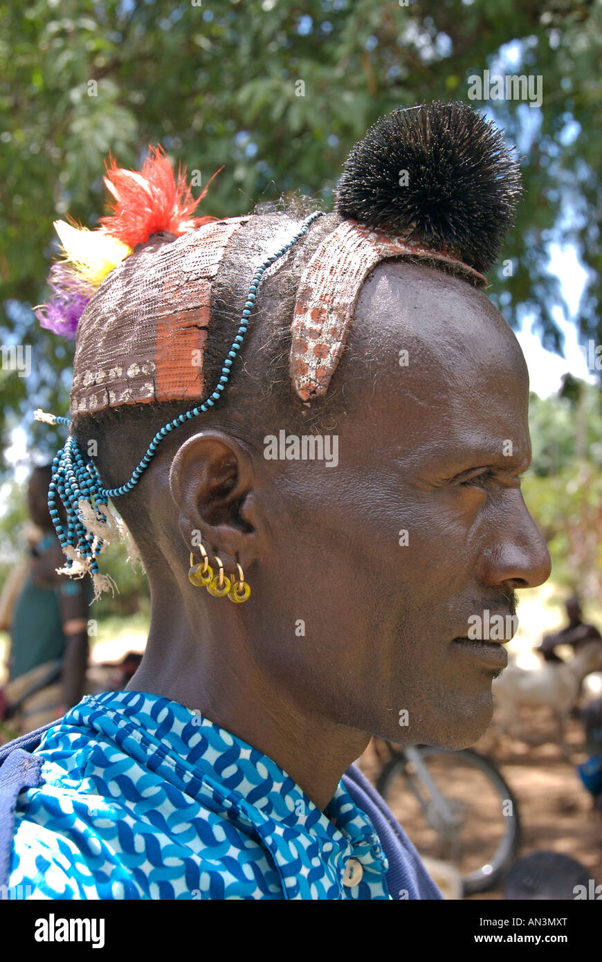 African Headdress Man Feathers Stock Photos & African Headdress Man ...