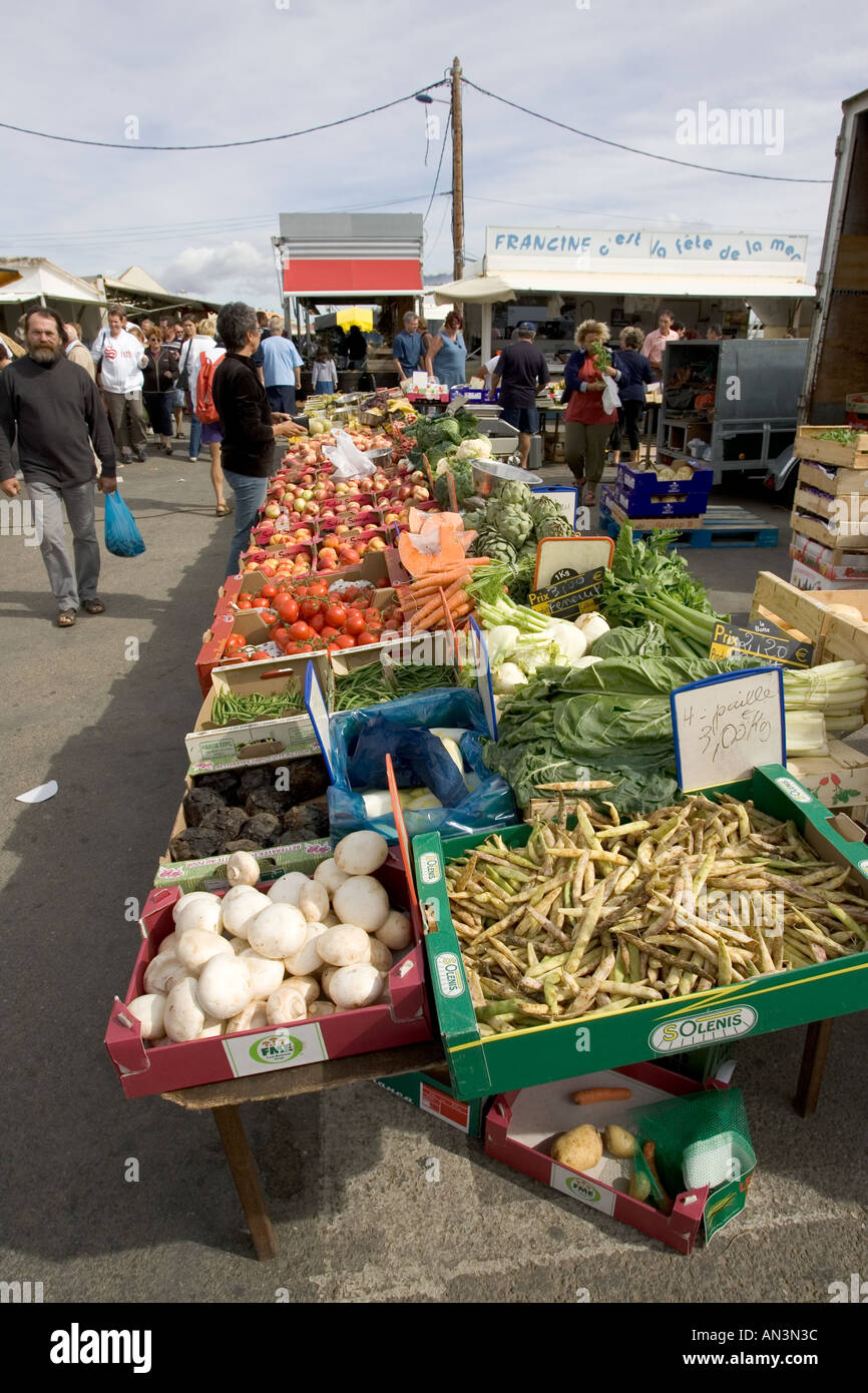 Saturday sale hi-res stock photography and images - Alamy