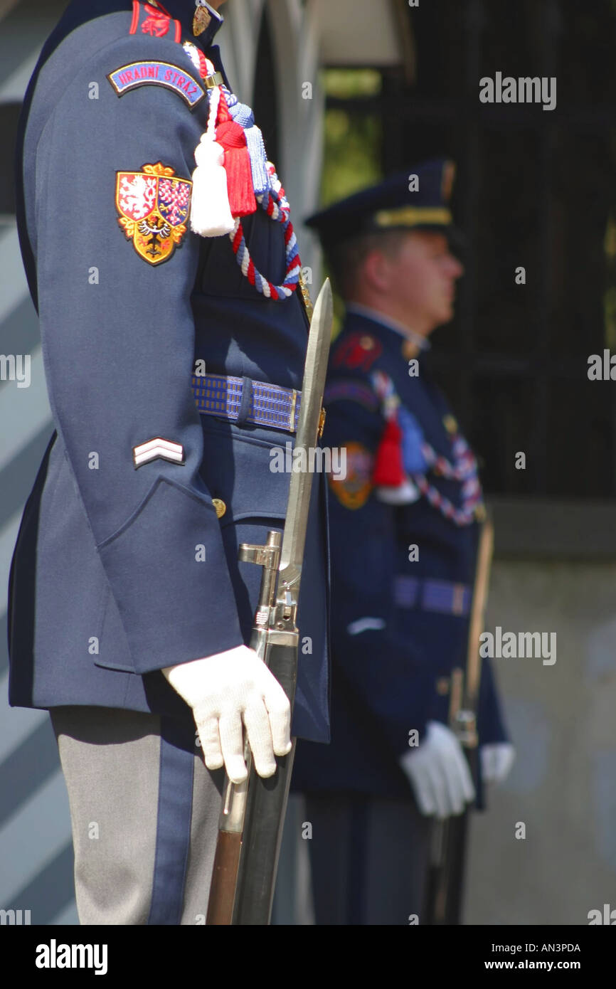 Soldiers standing at attention hi-res stock photography and images - Alamy