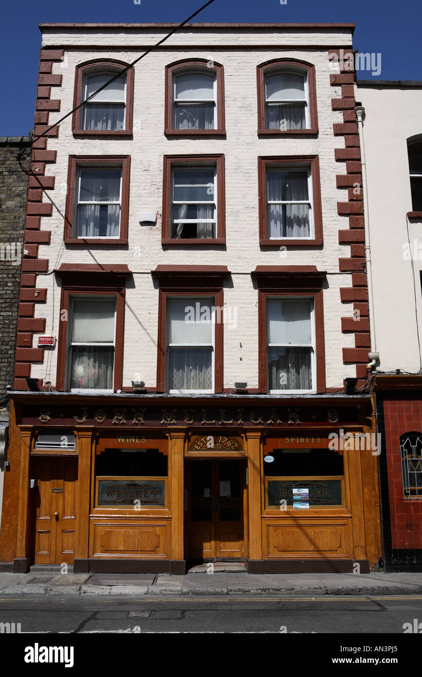 Mulligans pub poolbeg street hi-res stock photography and images - Alamy