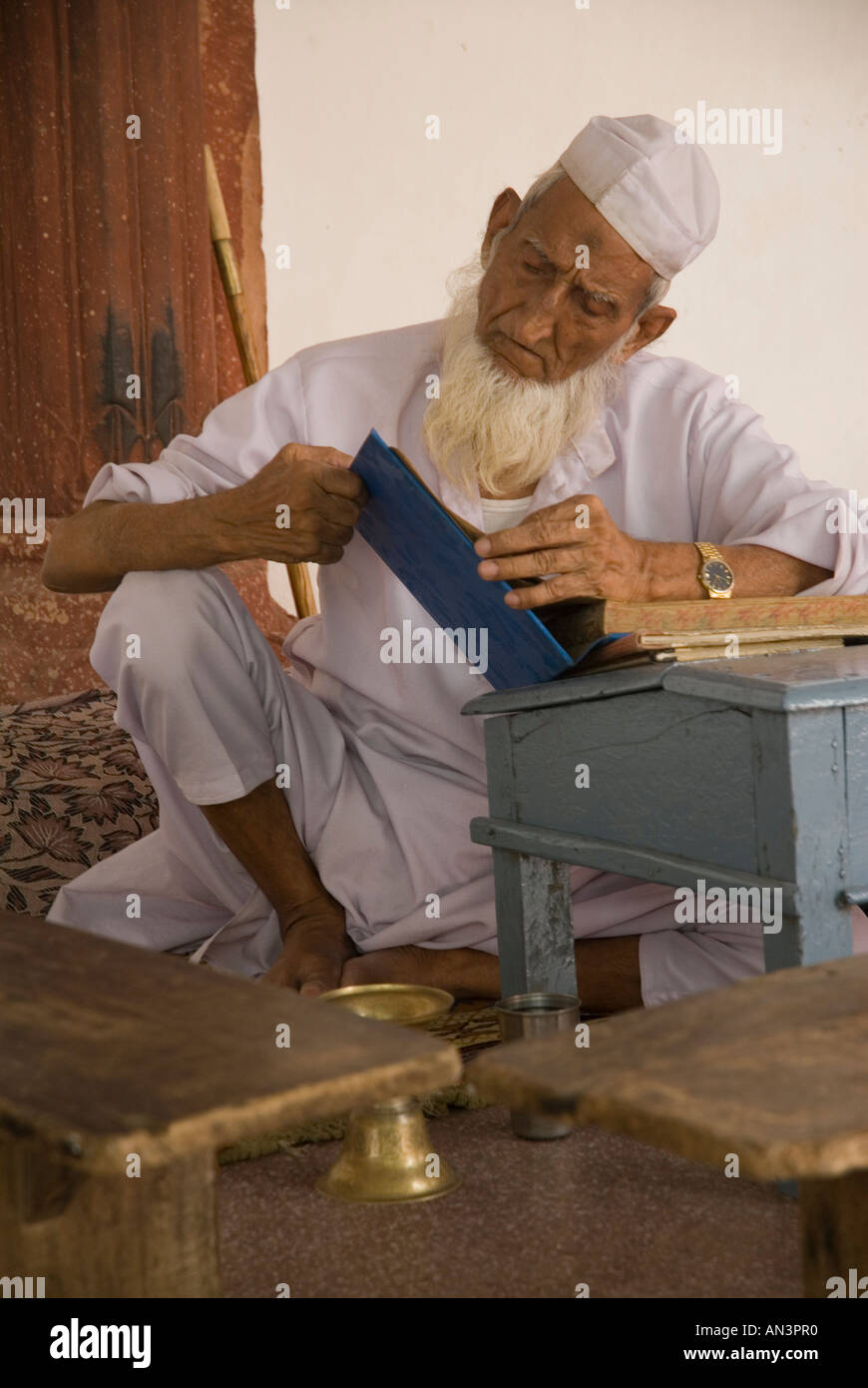 A Wise Old Man High Resolution Stock Photography and Images - Alamy