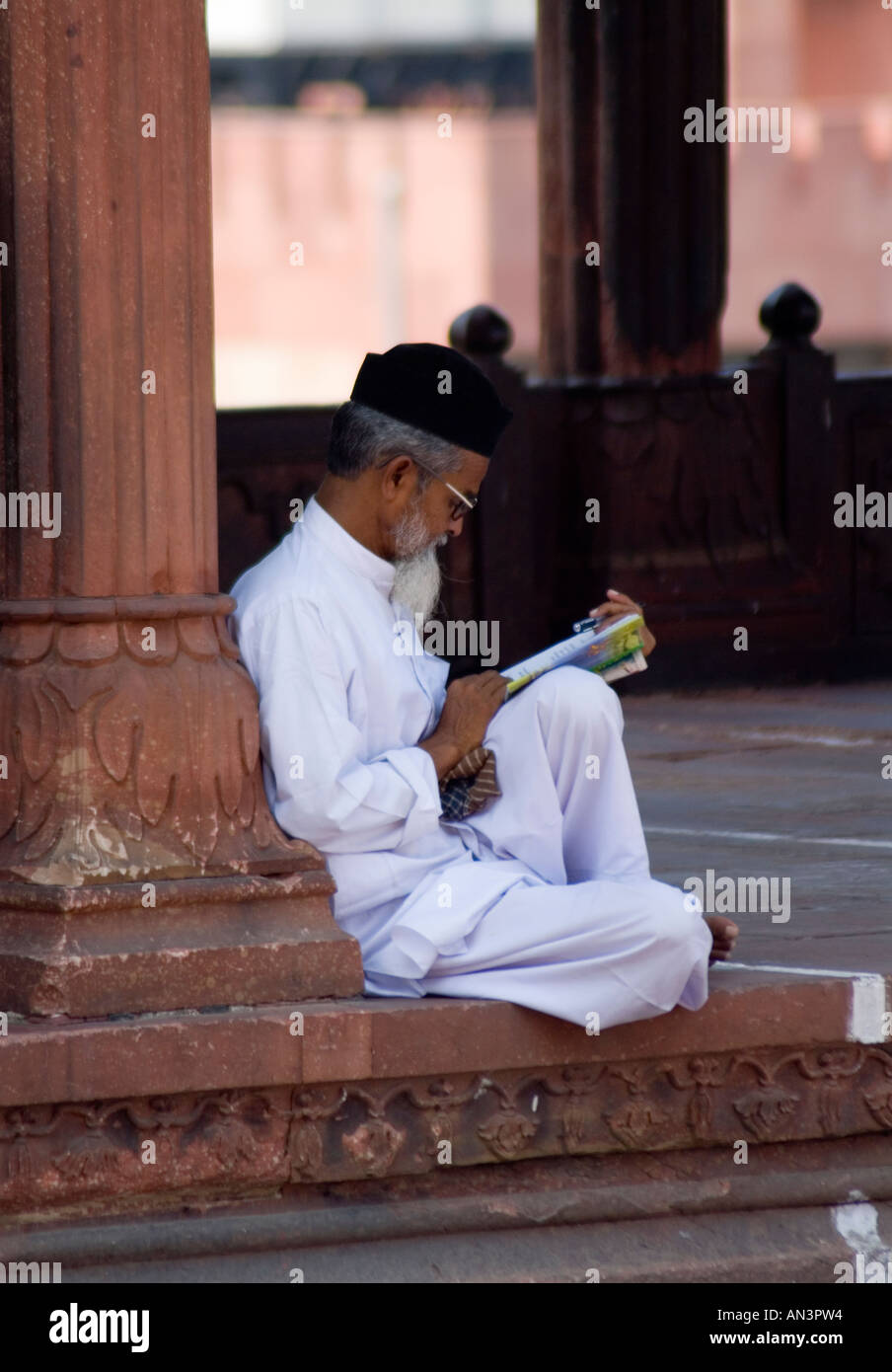 Local reading a book in Delhi's central Mosque, Jama Masjid Stock Photo ...