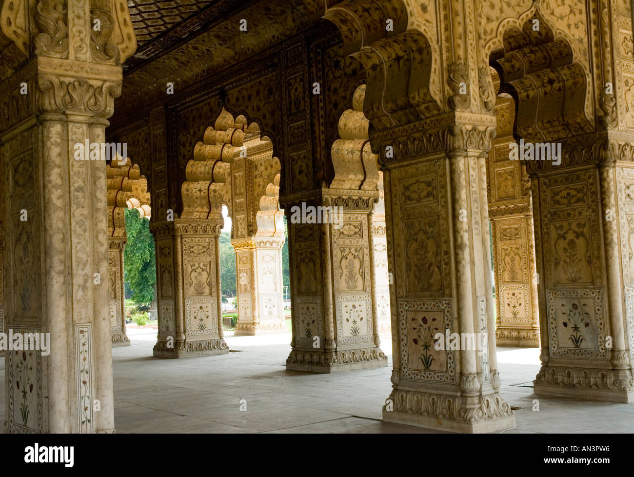 Detail of the white marble arches of Red Fort in Delhi Stock Photo - Alamy
