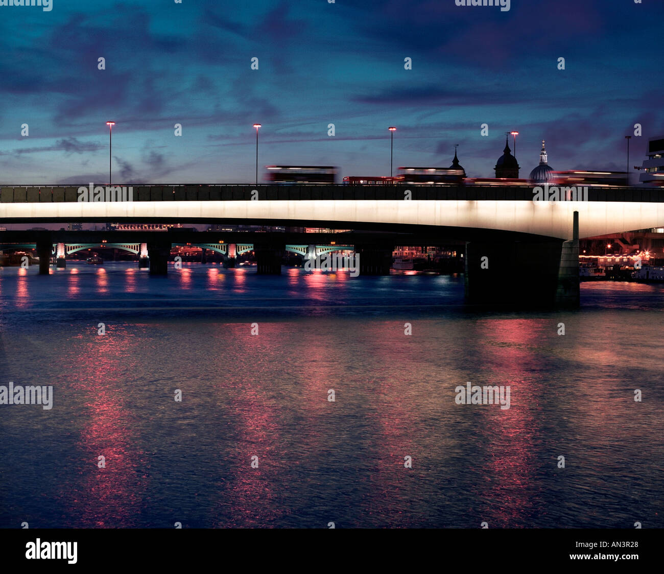 London night travellers hi-res stock photography and images - Alamy