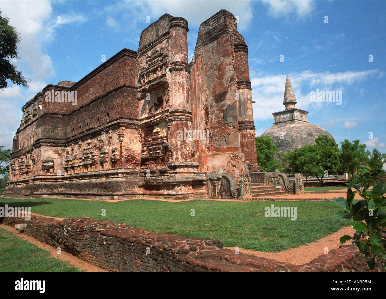 Lankathilaka and Rankot Vehera, Polonnaruwa, Sri Lanka Stock Photo - Alamy