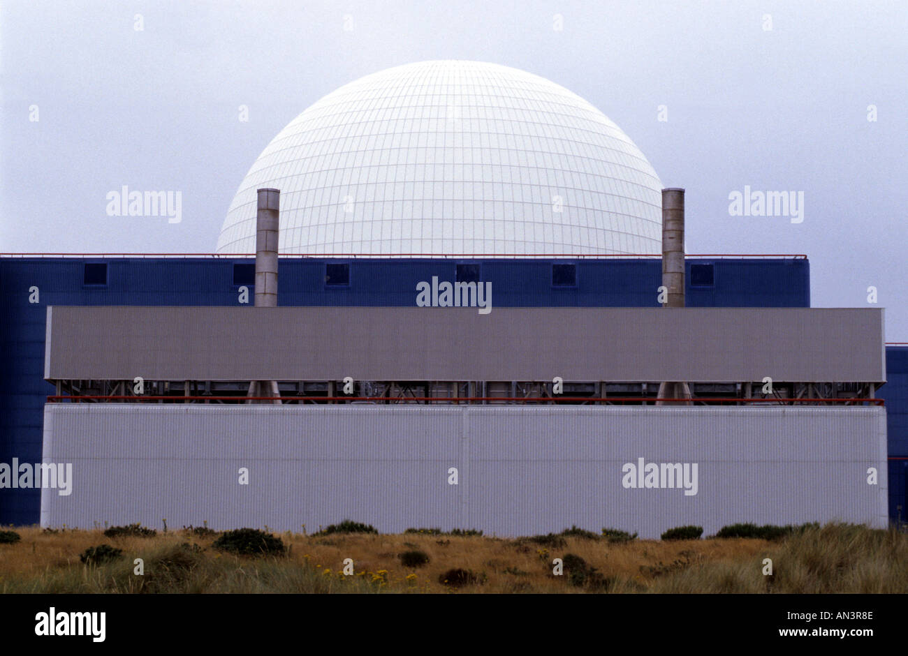 Nuclear reactor containment building hi-res stock photography and ...