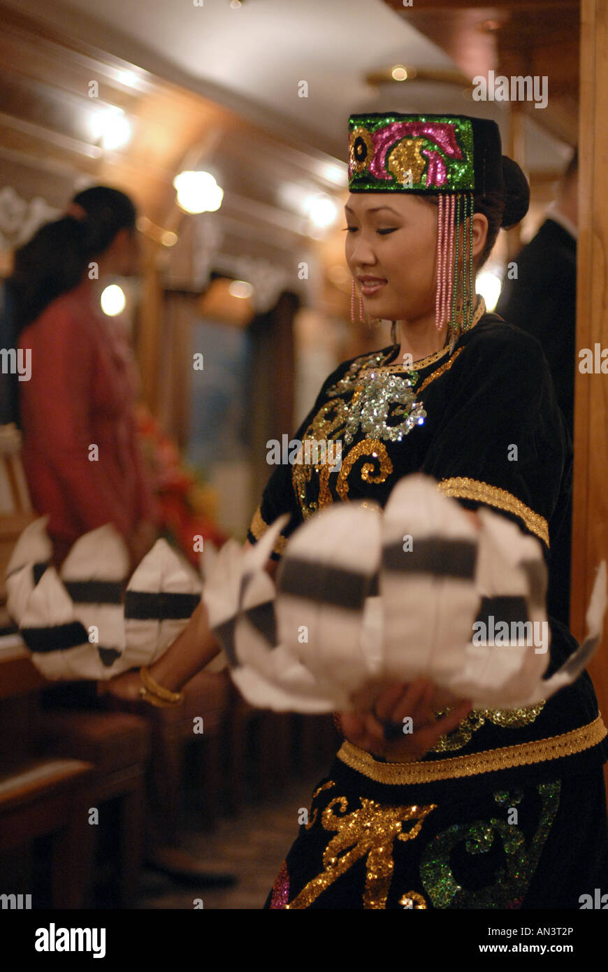 Traditional dancing iban hi-res stock photography and images - Alamy