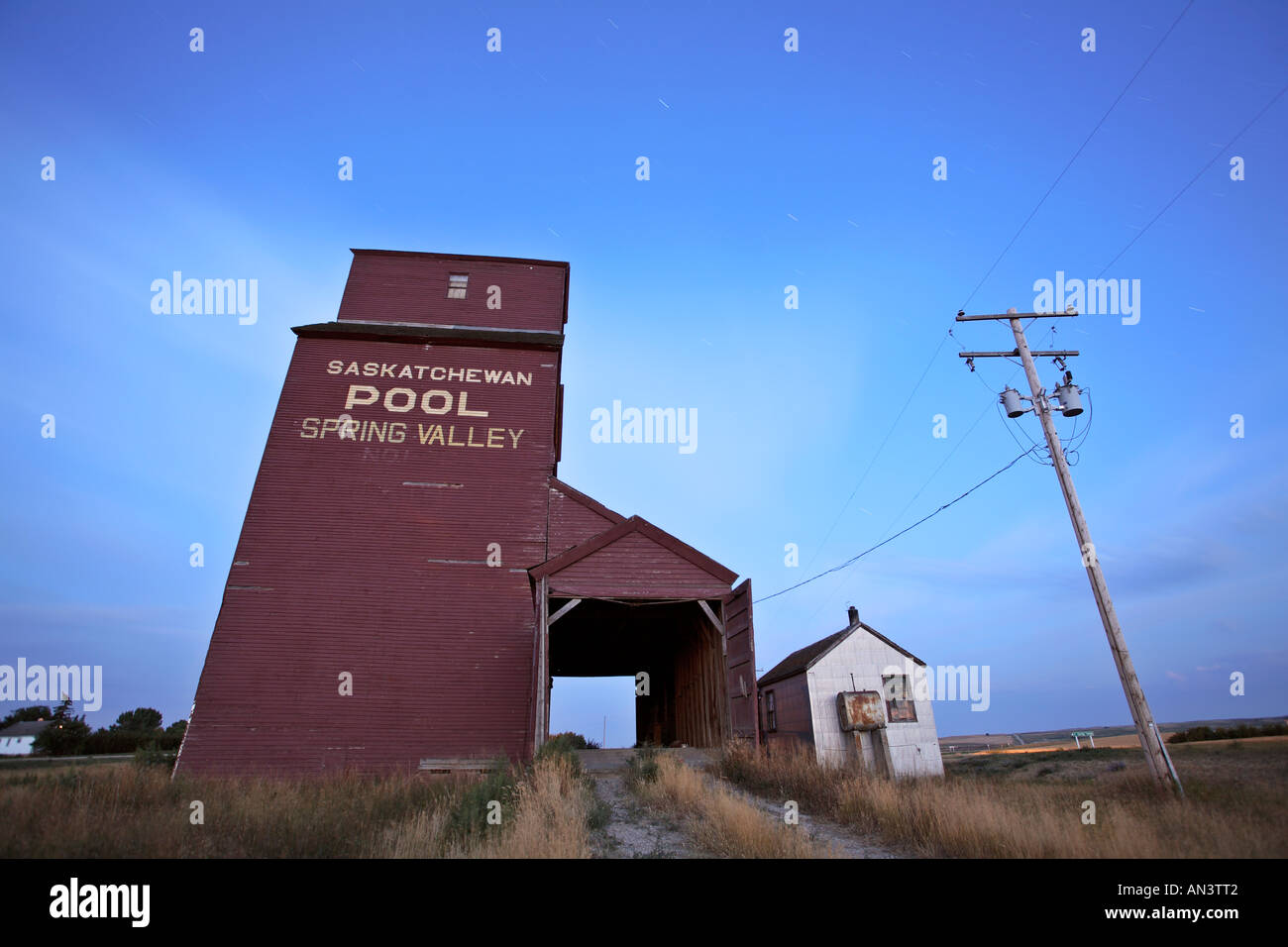Spring Valley grain elevator in scenic Saskatchewan Stock Photo - Alamy