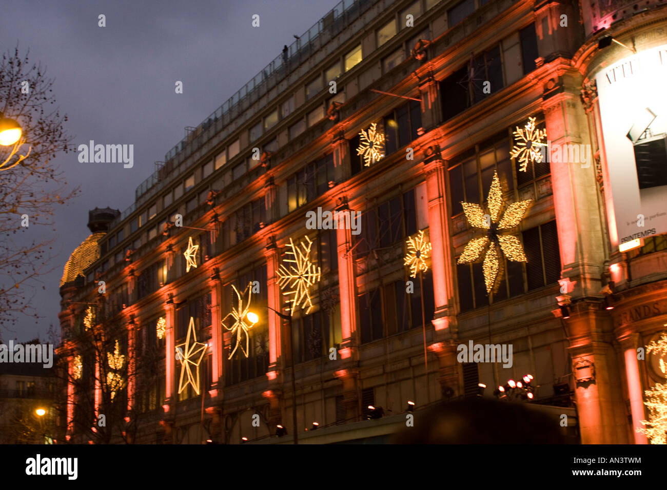 Paris christmas lights hi-res stock photography and images - Alamy