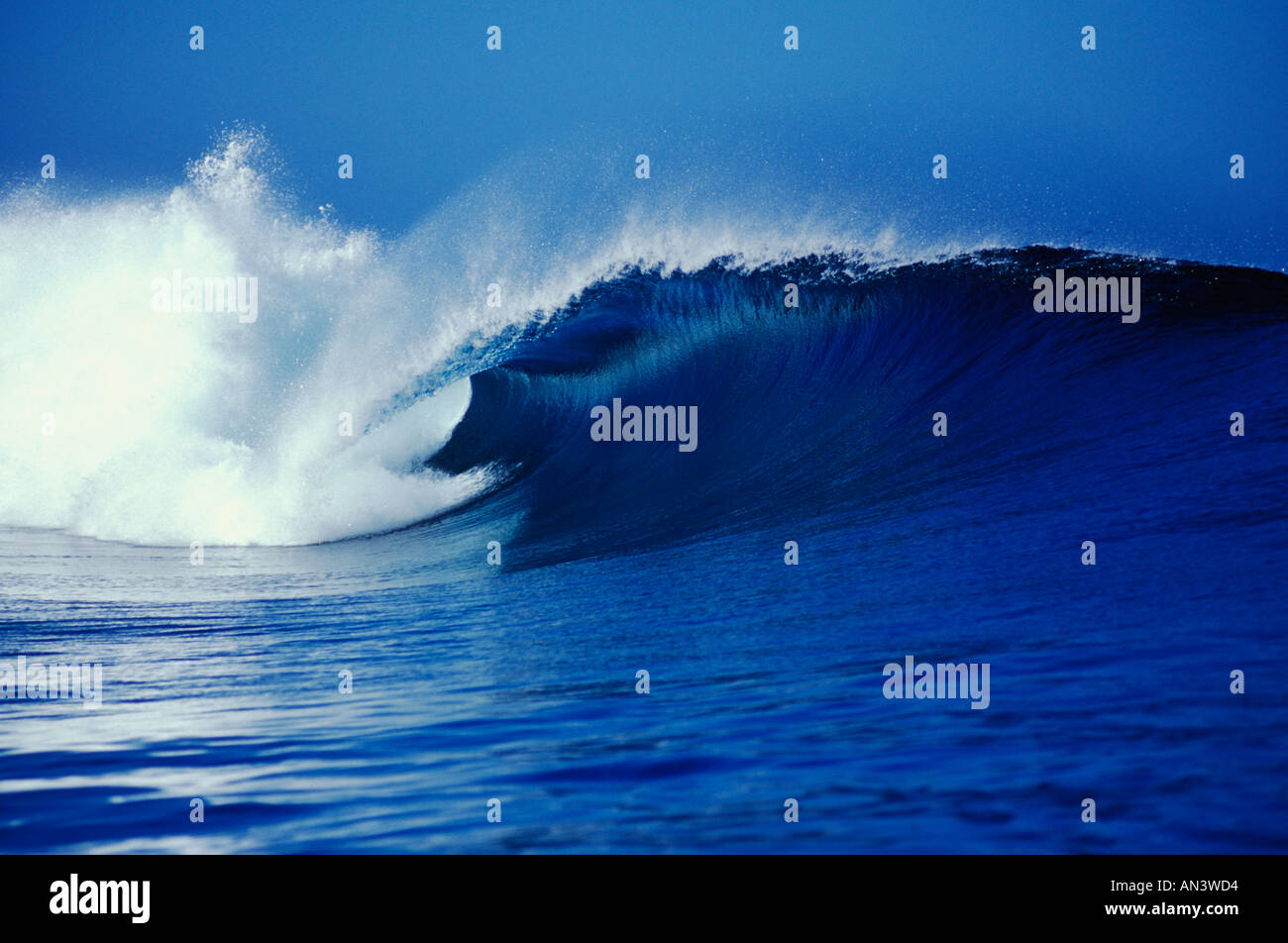 French polynesia tahiti waves blue hi-res stock photography and images ...