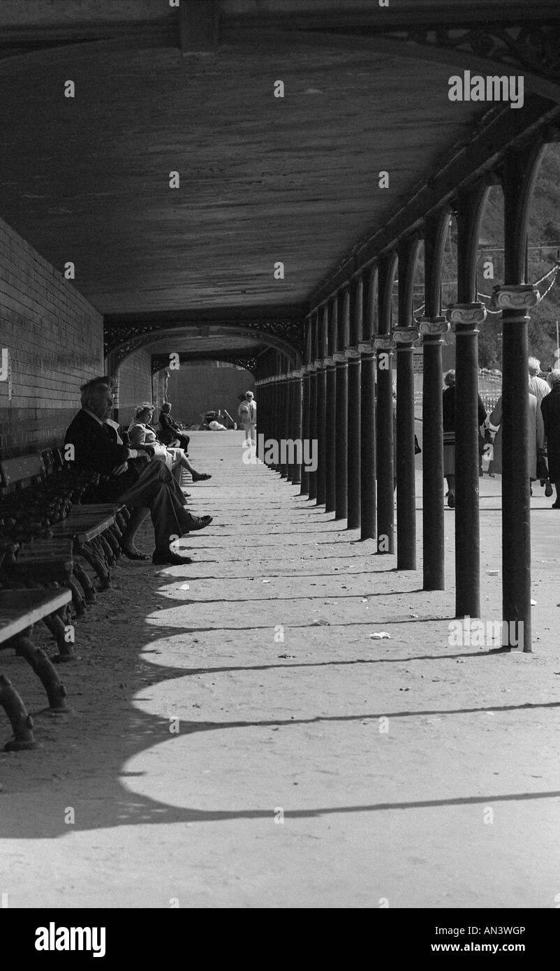 People in the sun Black and White Stock Photos & Images - Alamy