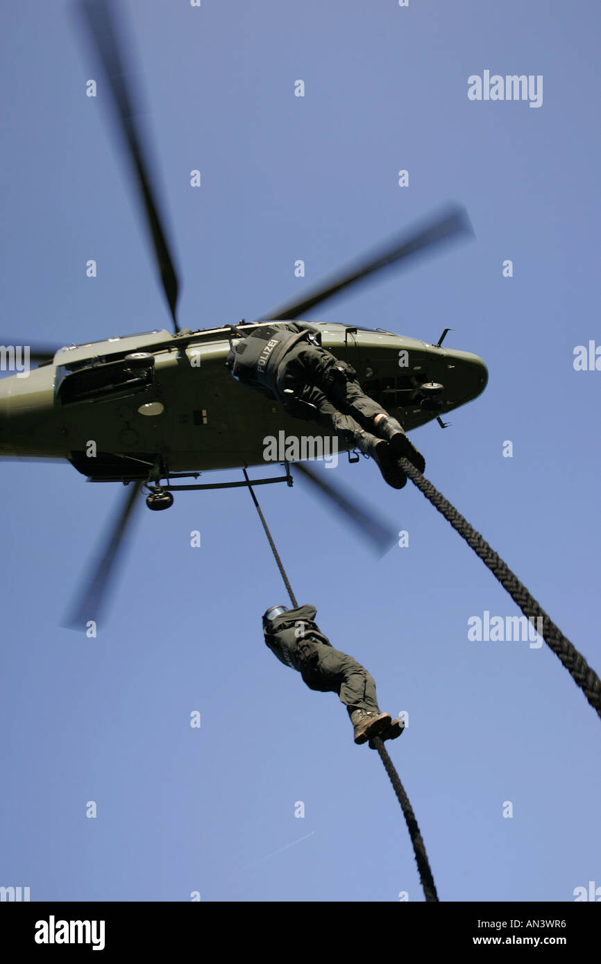 Police officer abseiling hi-res stock photography and images - Alamy