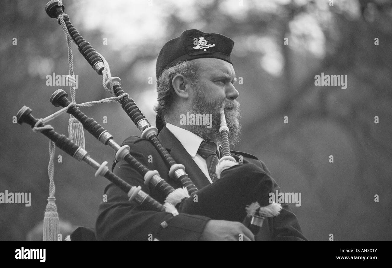 Man with beard playing bagpipes Stock Photo - Alamy