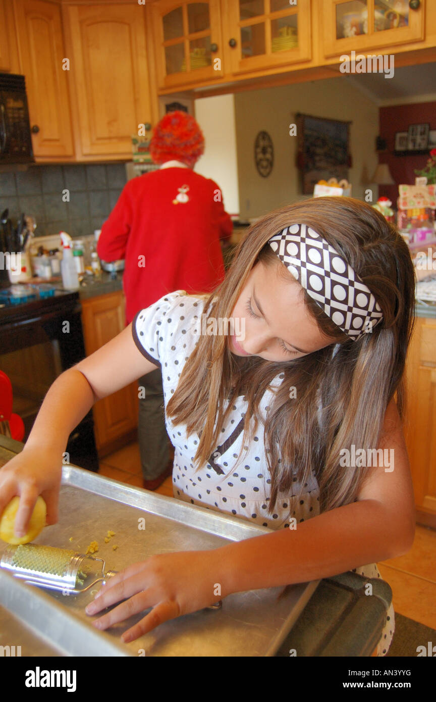 Grandma baking cookies grandchild hi-res stock photography and images ...