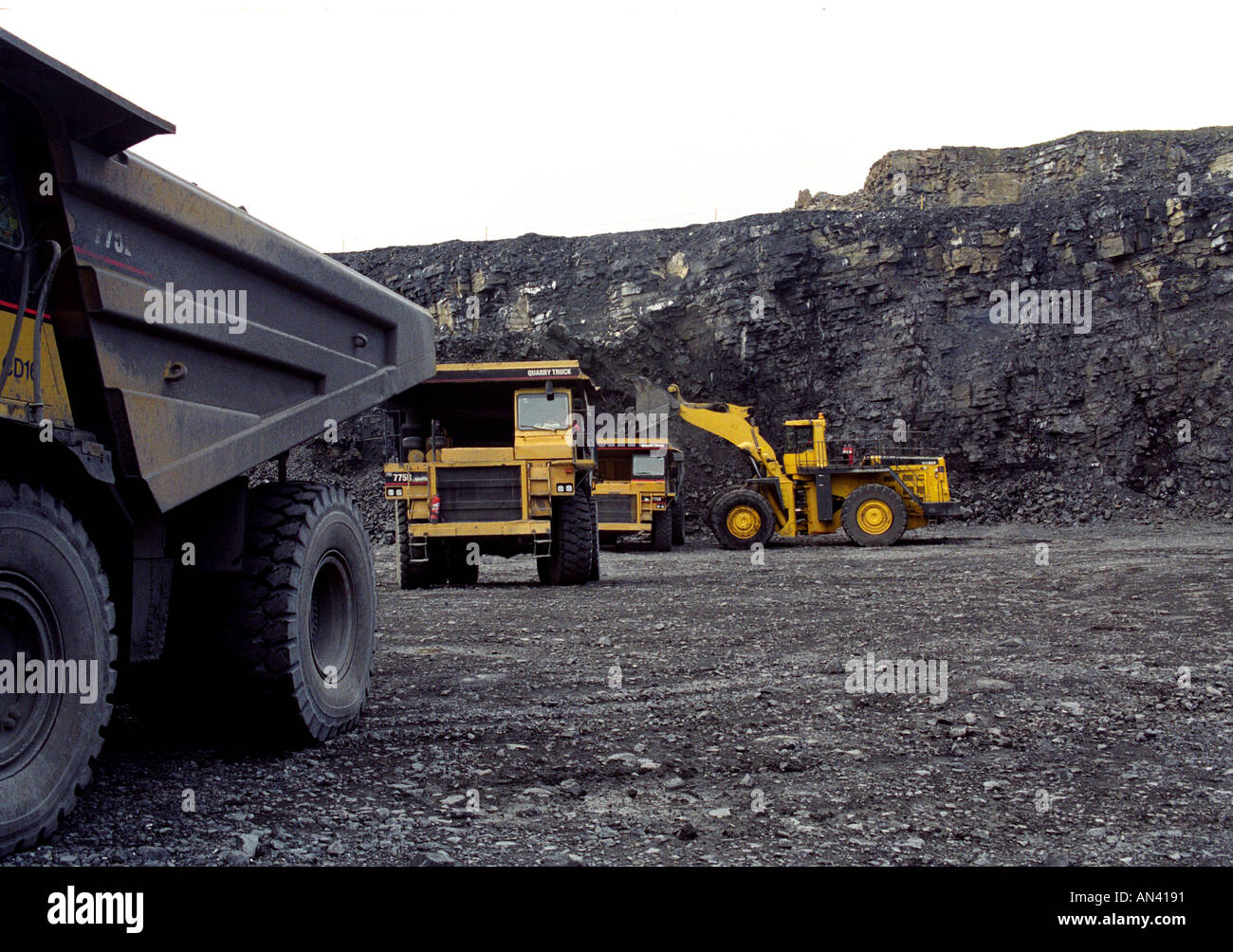 Business investment architecture workers civil engineering hi-res stock ...