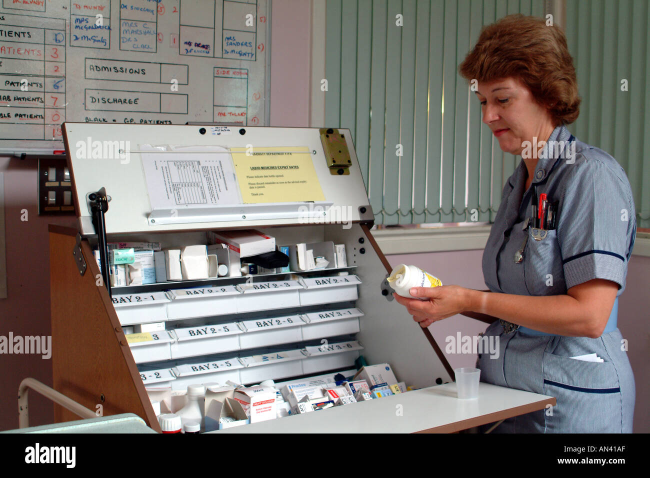 Dispensing drugs hospital hi-res stock photography and images - Alamy