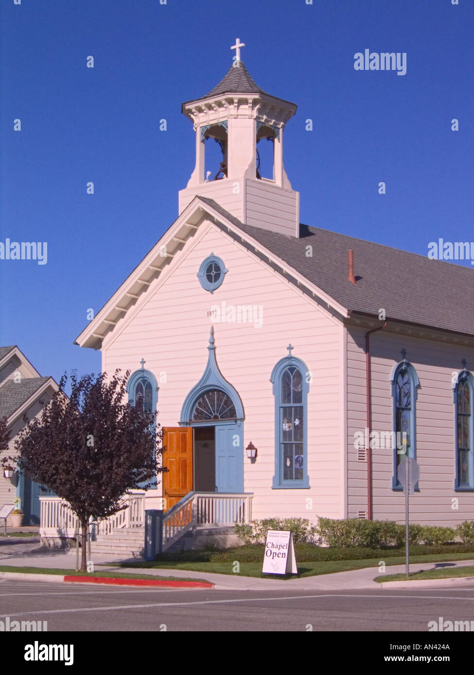 White church methodist church hi-res stock photography and images - Alamy