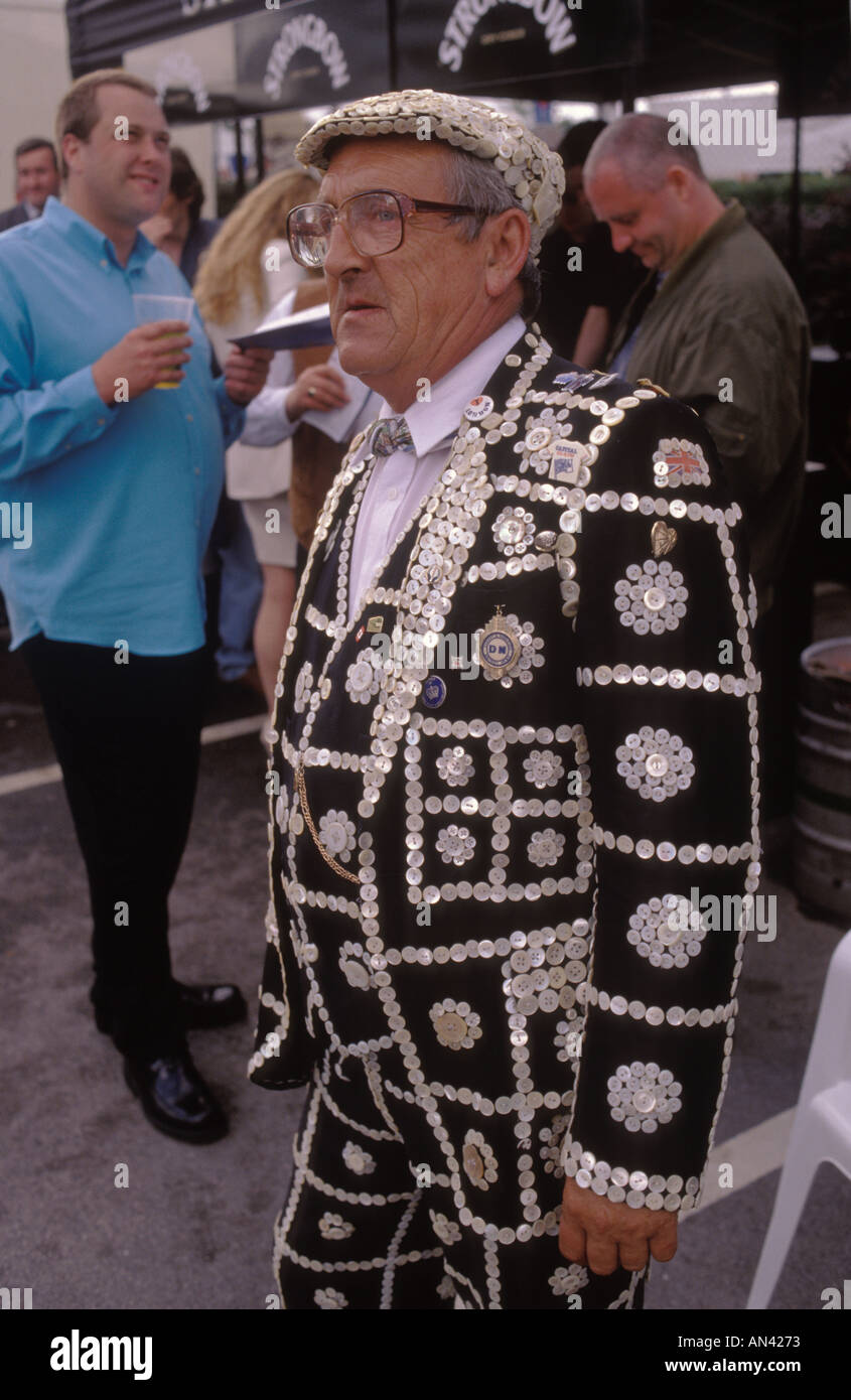 Traditional cockney costume hi-res stock photography and images - Alamy