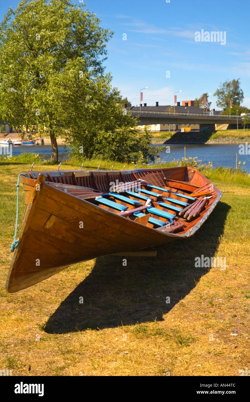 A grounded long rowing boat Stock Photo - Alamy