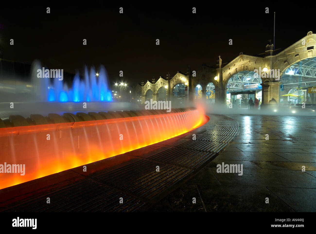 Sheffield station water feature uk hi-res stock photography and images ...