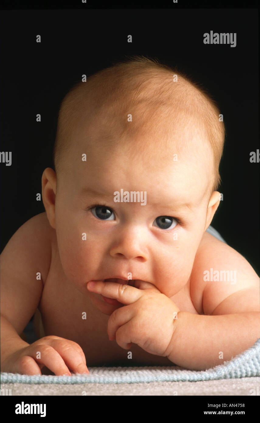 Child thinking pose hi-res stock photography and images - Alamy