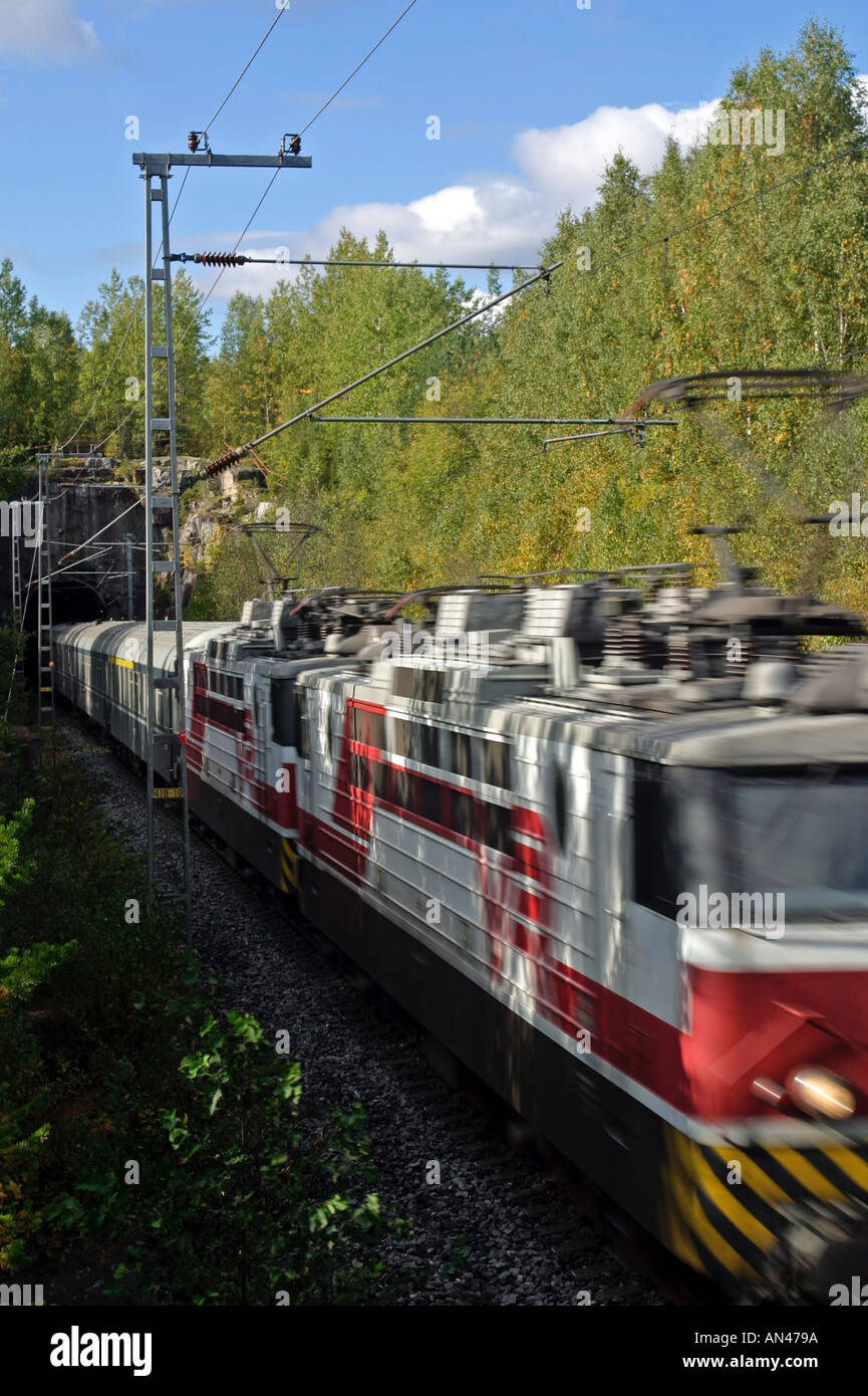 Train coming towards you hi-res stock photography and images - Alamy