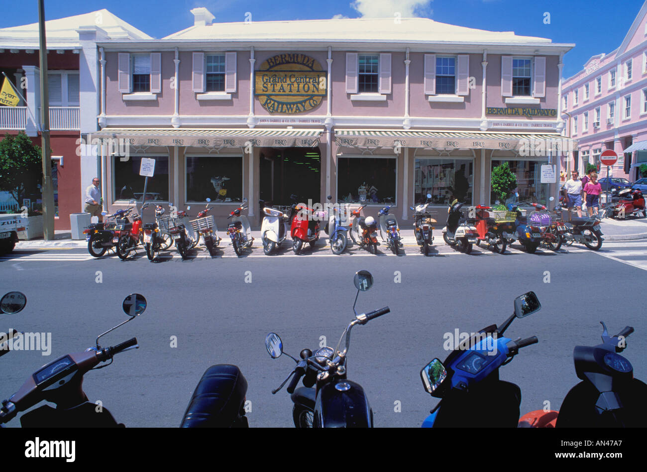 Hamilton bermuda scooters hi-res stock photography and images - Alamy