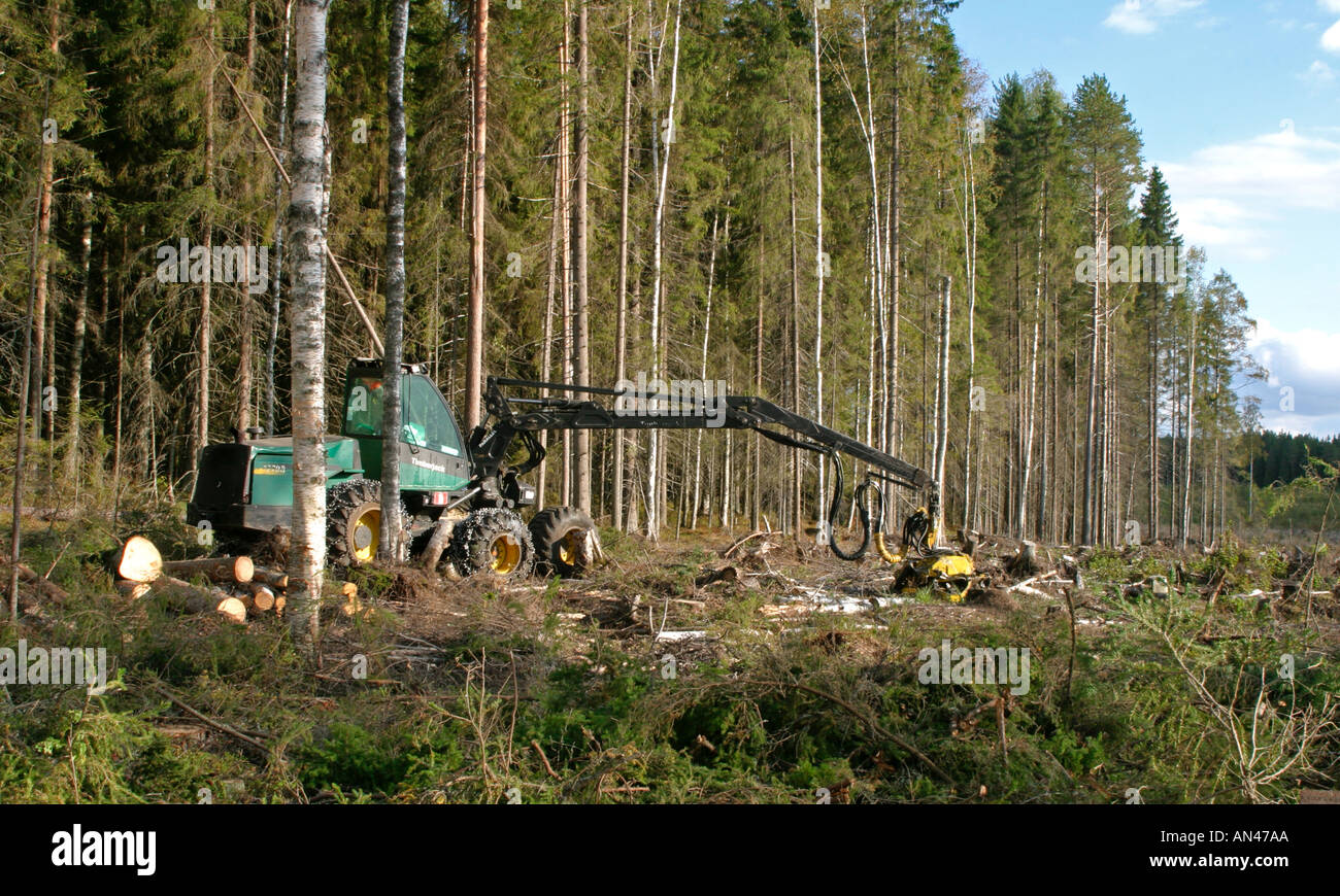 John deere wheeled harvester hi-res stock photography and images - Alamy