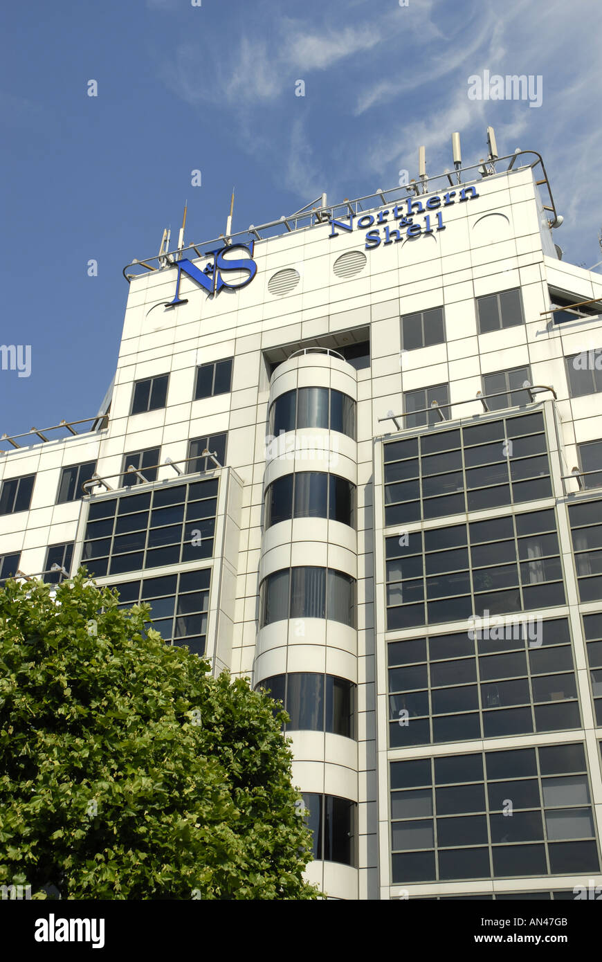 Northern shell tower docklands london hi-res stock photography and ...