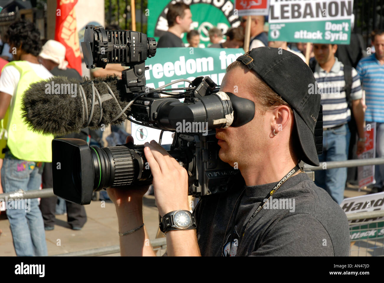 Combat cameraman hi-res stock photography and images - Alamy