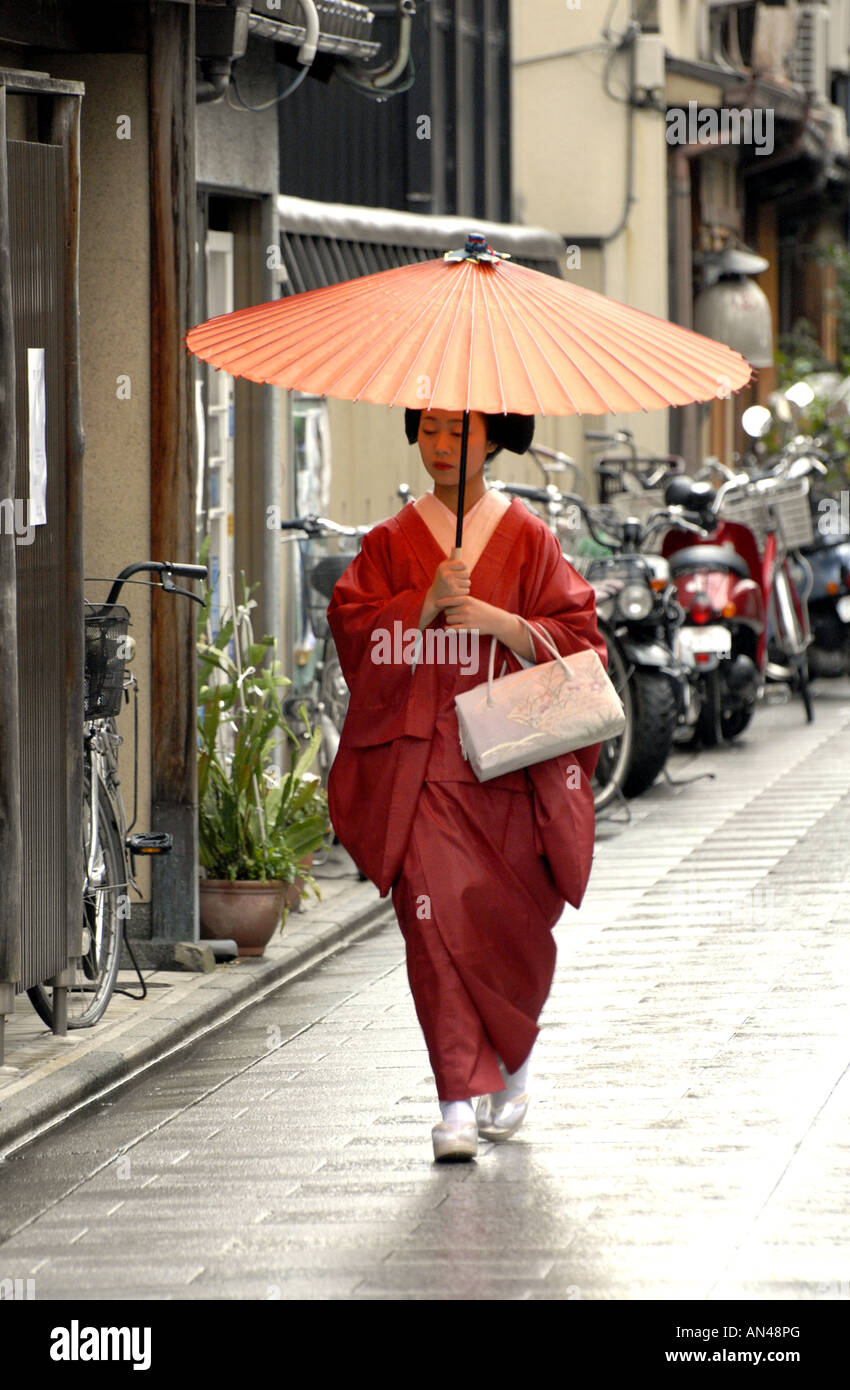 Maiko (apprentice Geisha) In Miyagawacho Kyoto Japan Stock Photo - Alamy