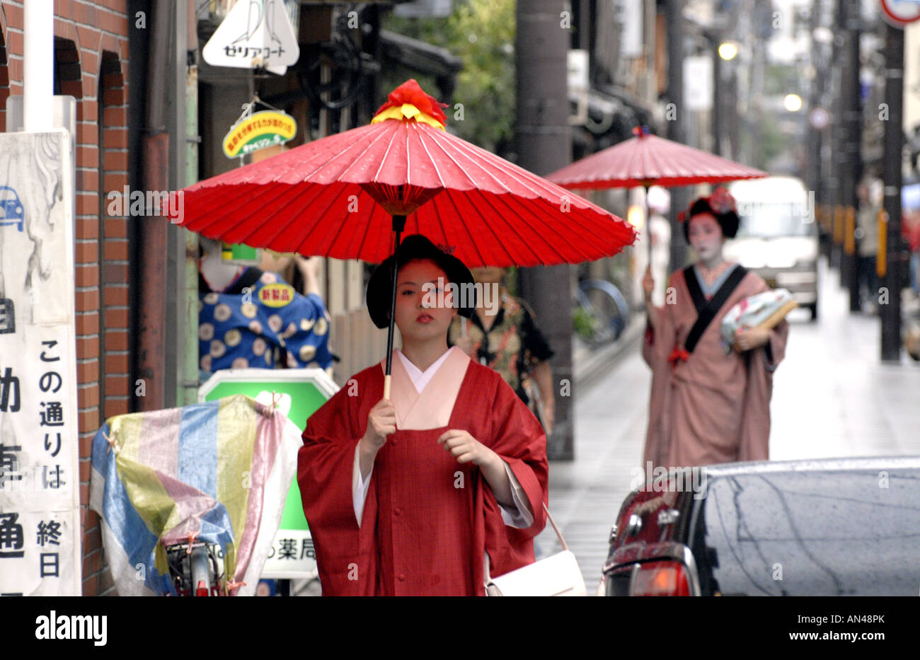 Maiko (apprentice Geisha) In Miyagawacho Kyoto Japan Stock Photo - Alamy