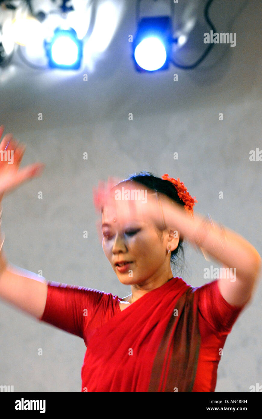 Female dancers japan hi-res stock photography and images - Alamy