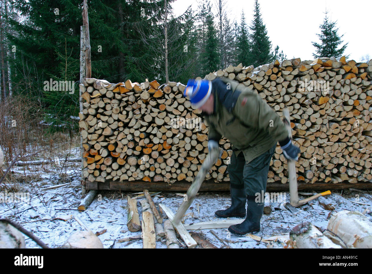 Side piling hi-res stock photography and images - Alamy