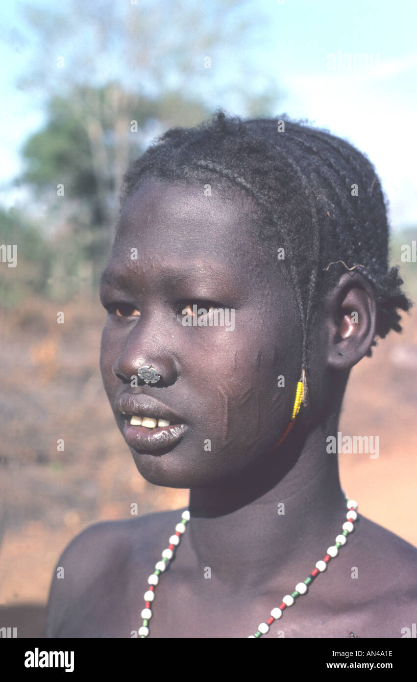 Azende girl Southern Sudan Elaborate scaring cicatrization Stock Photo ...