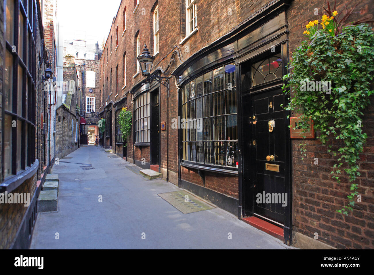 St martins court hi-res stock photography and images - Alamy