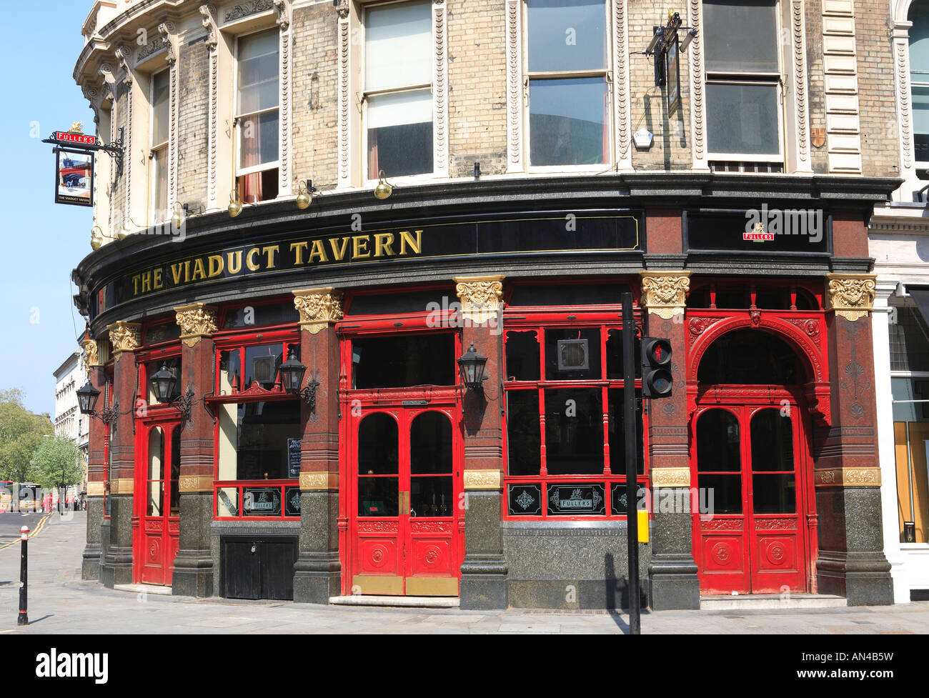 London pub the viaduct tavern hi-res stock photography and images - Alamy